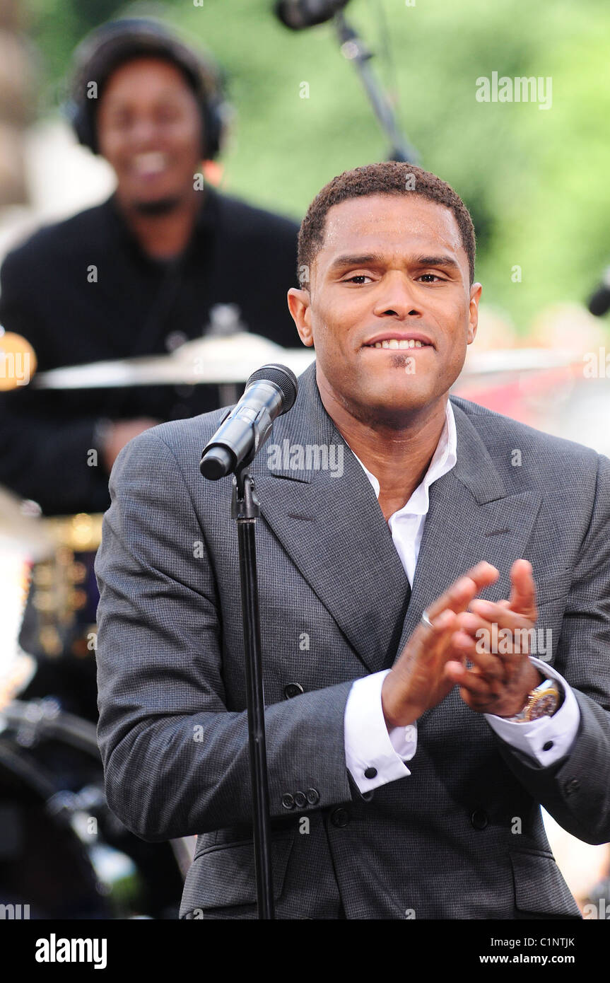 Singer Maxwell performing on the CBS Early Show Summer Concert Series ...