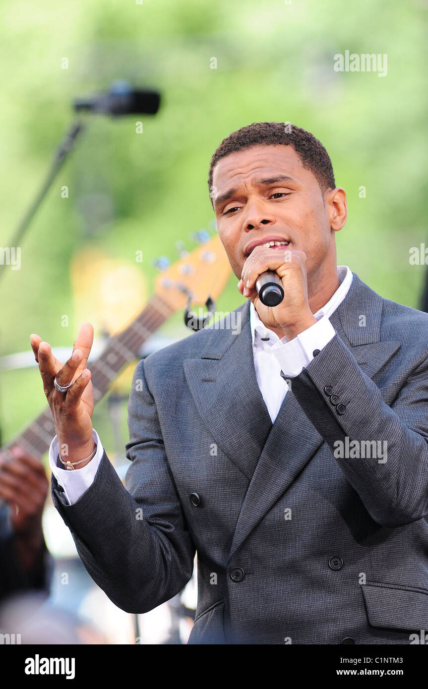 Singer Maxwell performing on the CBS Early Show Summer Concert Series ...