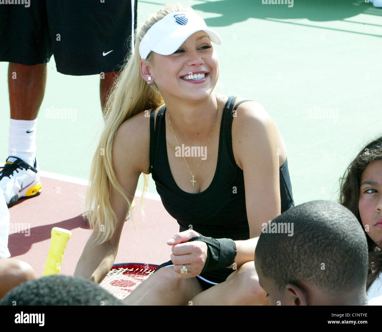 Anna kournikova coaching bloomberg kids hi-res stock photography and ...