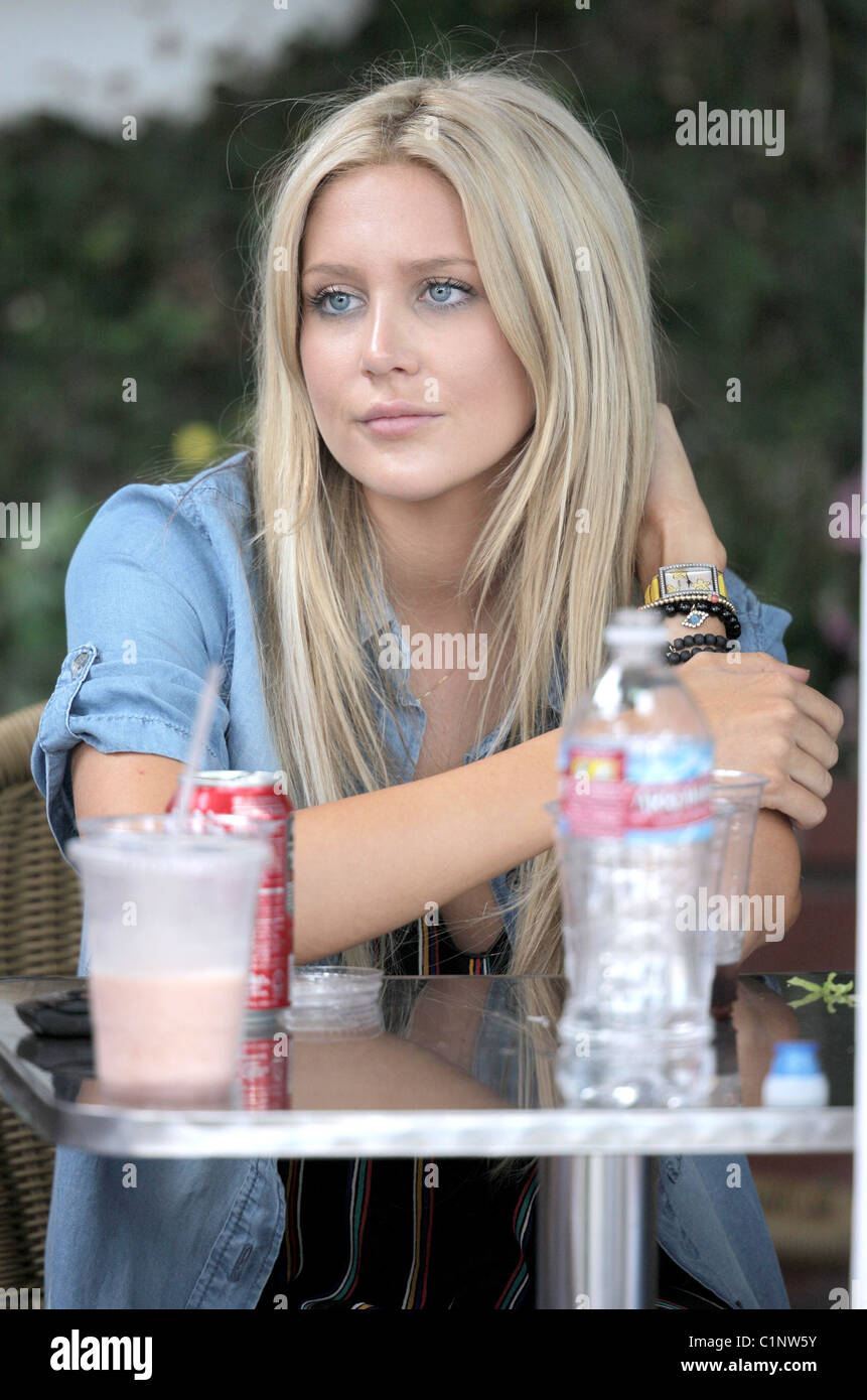 Stephanie Pratt at Fred Segal in West Hollywood. Los Angeles ...