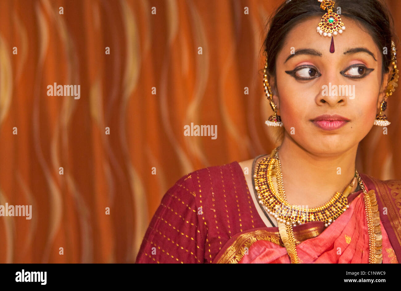 Bharata natyam hi-res stock photography and images - Alamy