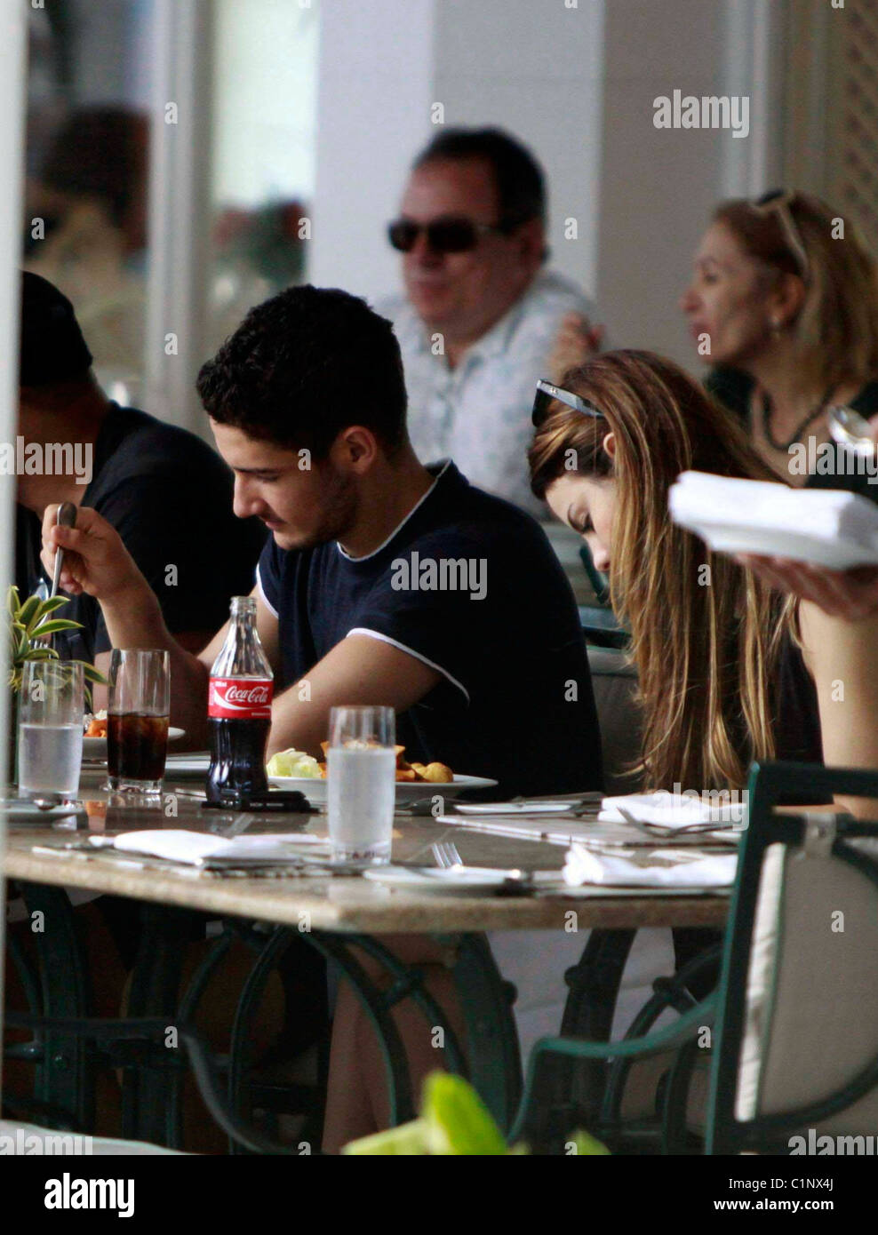 Alexandre Pato and new wife Stephanie Brito enjoy lunch together not ...