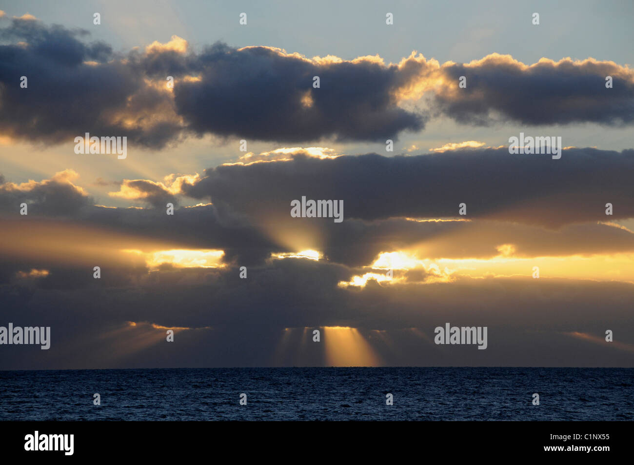 The sun setting over the Indian Ocean at Bunbury, Western Australia ...