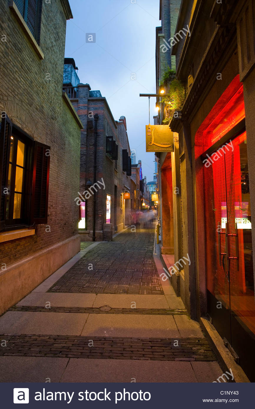 Alleyway Night Stock Photos & Alleyway Night Stock Images - Alamy