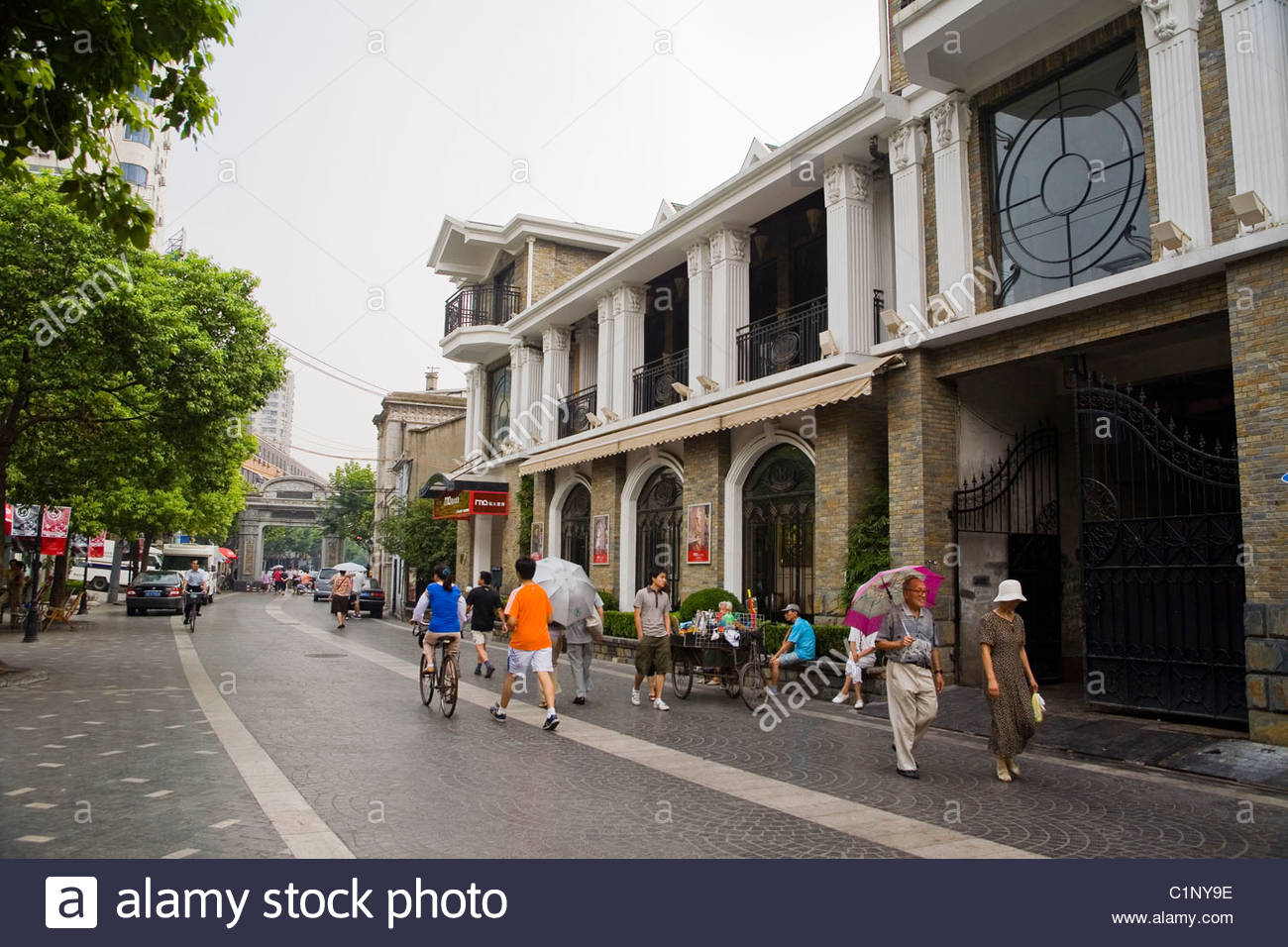 Shanghai Old Street Stock Photos & Shanghai Old Street Stock Images - Alamy