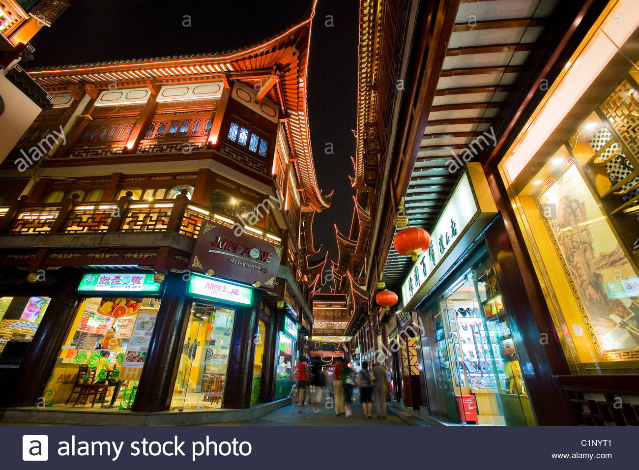 Old Bazaar Shanghai Stock Photos & Old Bazaar Shanghai Stock Images - Alamy