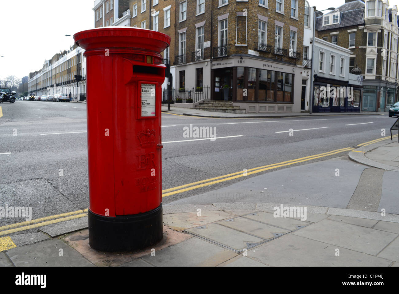 Red letterbox london hi-res stock photography and images - Alamy
