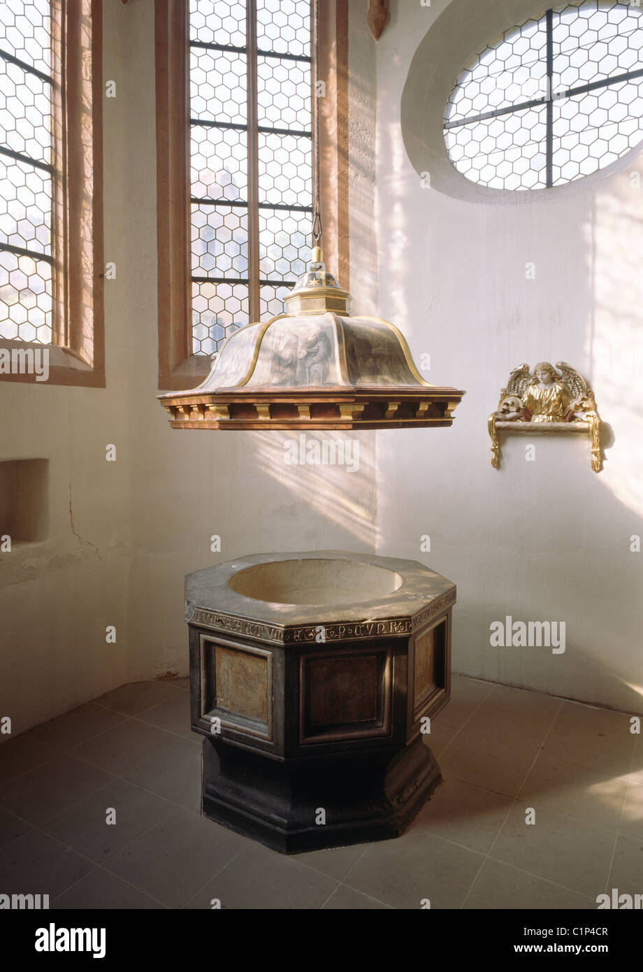 14th century font hi-res stock photography and images - Alamy