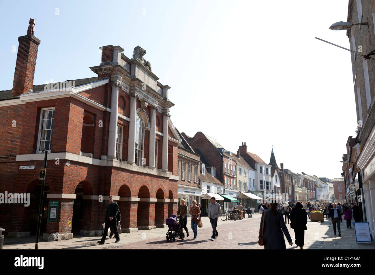 Courtroom uk hi-res stock photography and images - Alamy