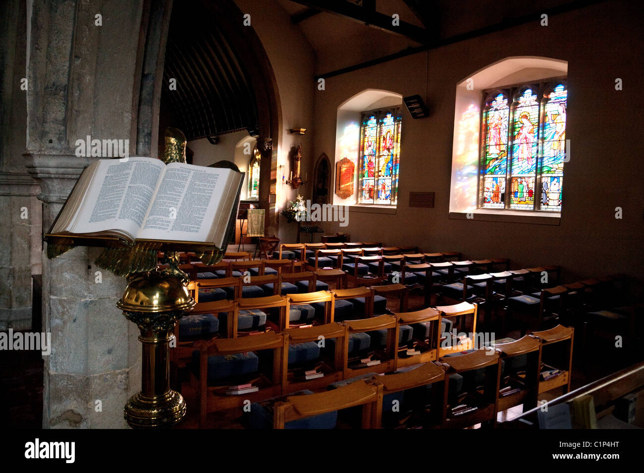 English church interior hi-res stock photography and images - Alamy