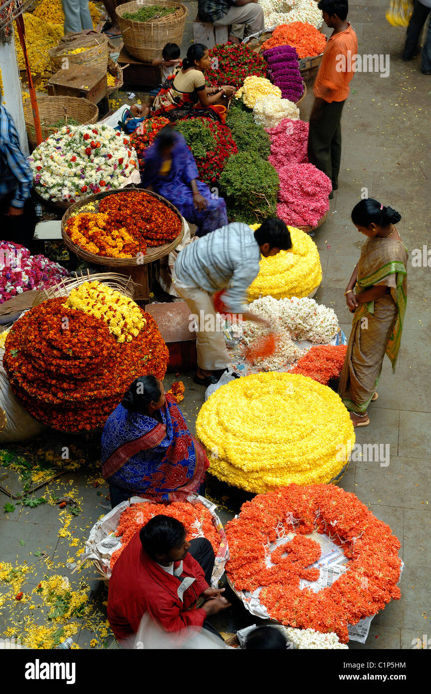 India, Karnataka state, Bangalore, flowers market at the City Market ...