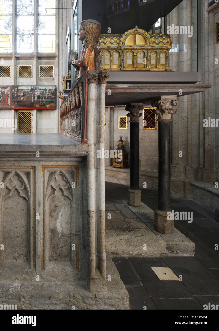 Medieval shrine relics hi-res stock photography and images - Alamy