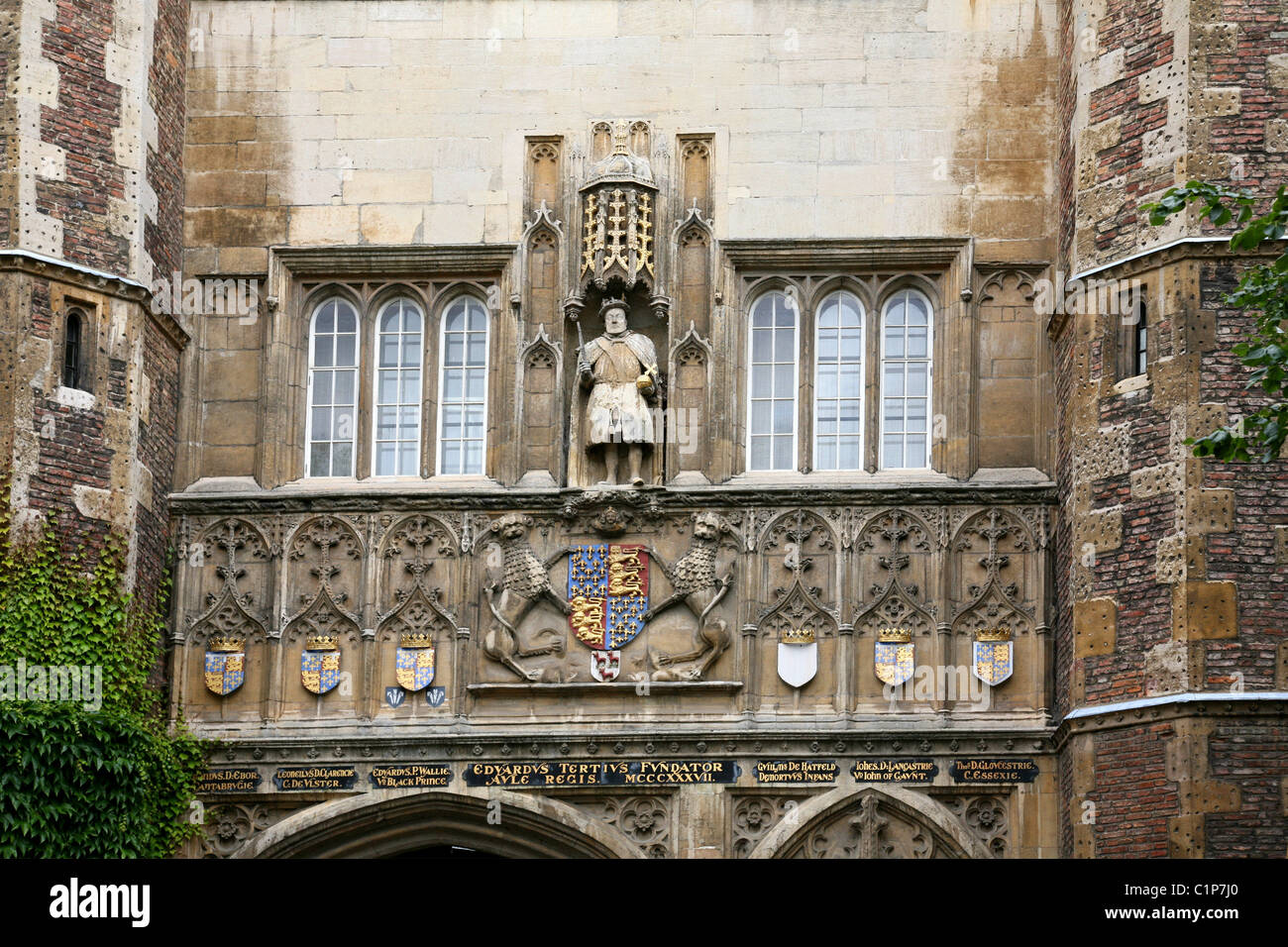 Trinity college gate hi-res stock photography and images - Alamy