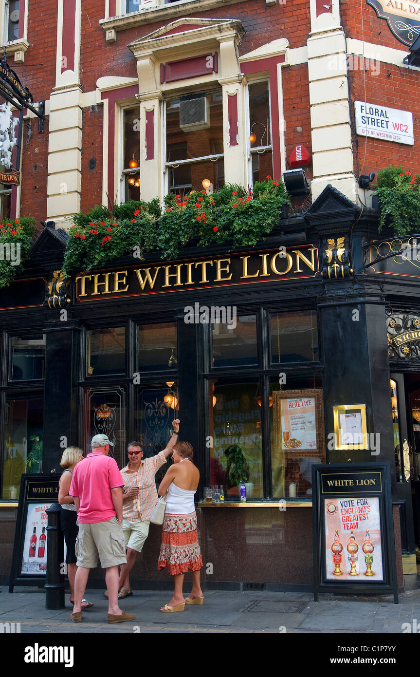 The white lion pub hi-res stock photography and images - Alamy