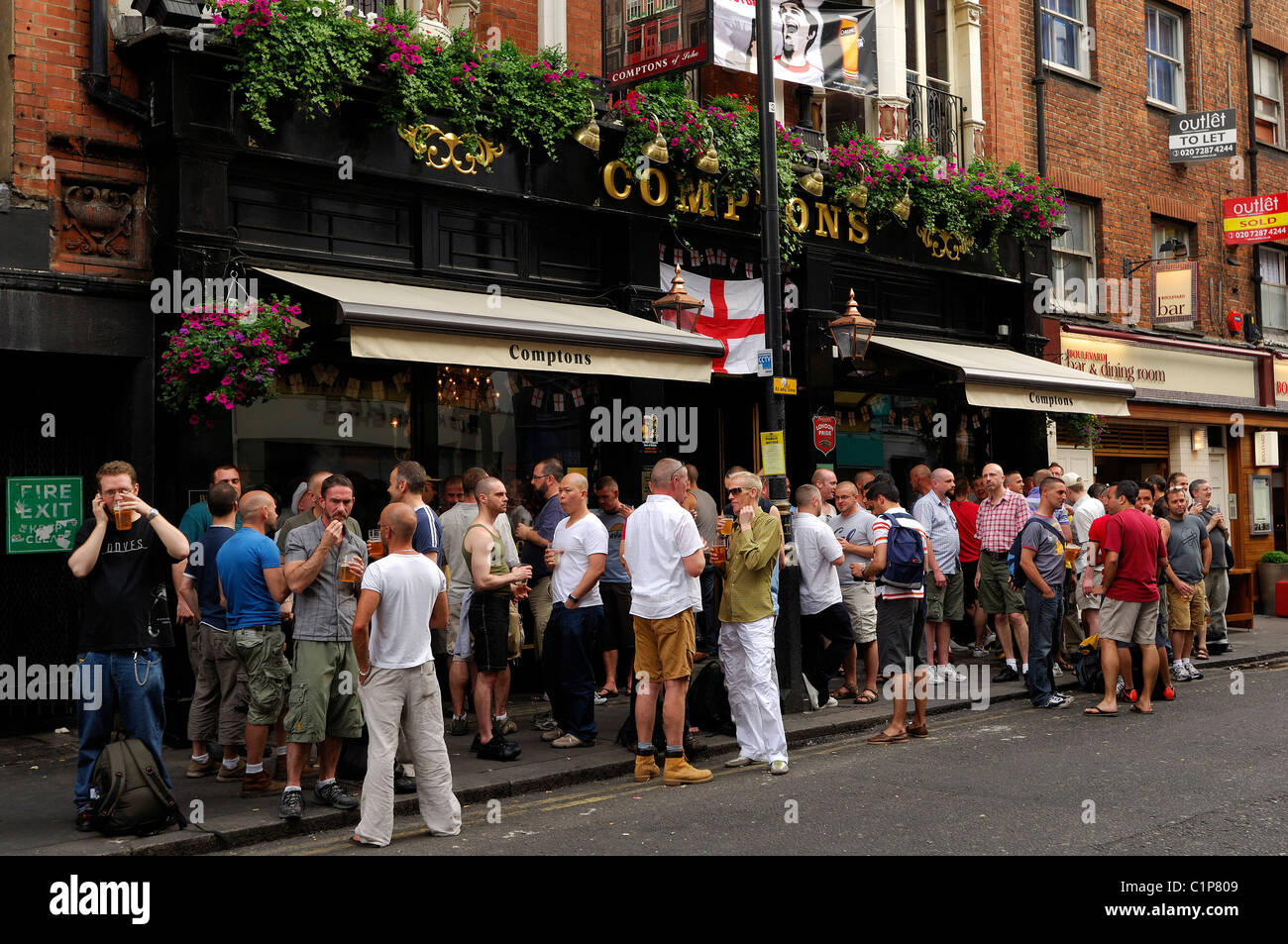 Comptons pub soho london hi-res stock photography and images - Alamy