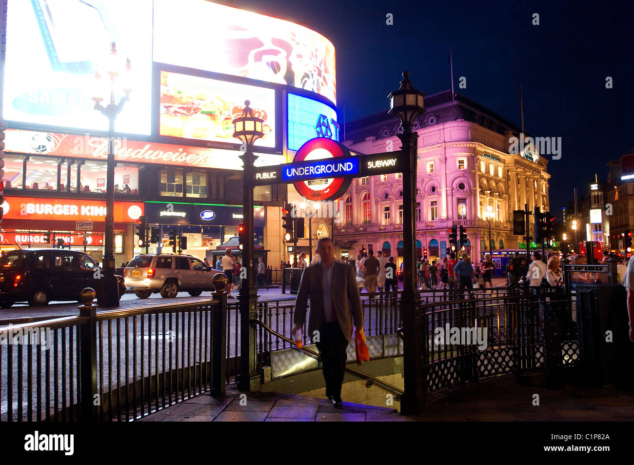 United Kingdom London Piccadilly Circus (Logo « Undergound » registered request for ...