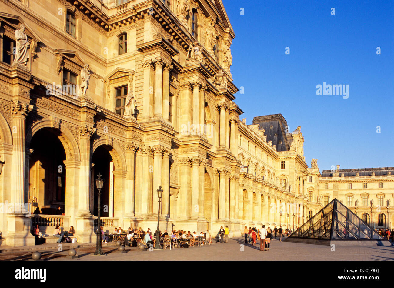 Colonnade du louvre hi-res stock photography and images - Alamy