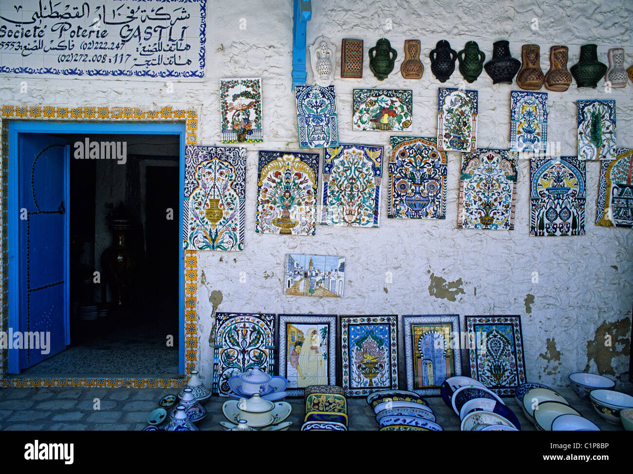 Tunisia, Nabeul, potter town, pottery shop Stock Photo - Alamy
