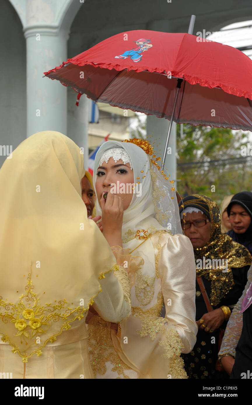 Muslim bride and groom wedding ceremony hi-res stock photography and ...