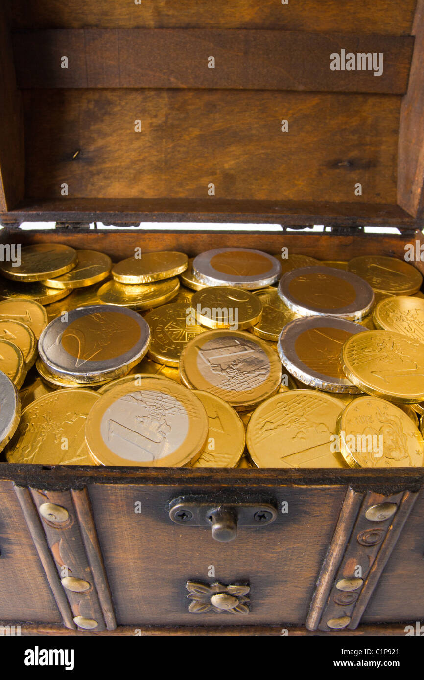 Gold chest hi-res stock photography and images - Alamy