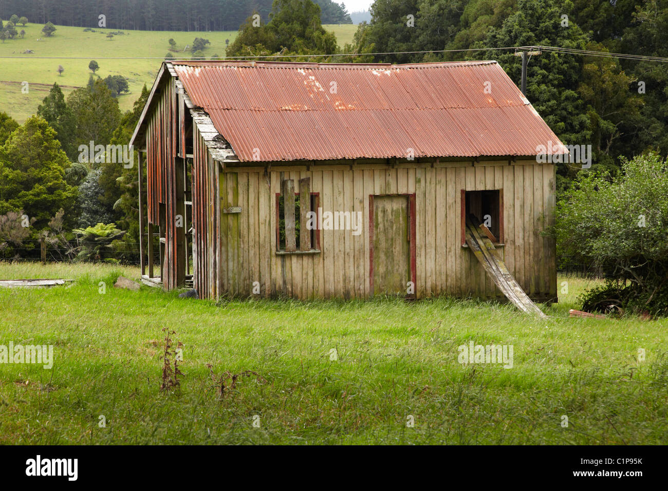 Rundown farm buildings hi-res stock photography and images - Alamy