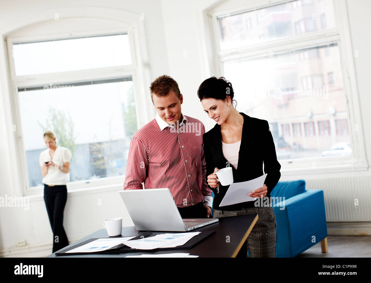Buisness man conversation hi-res stock photography and images - Alamy