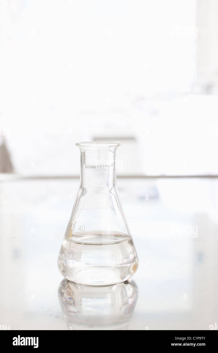 Conical flask hi-res stock photography and images - Alamy