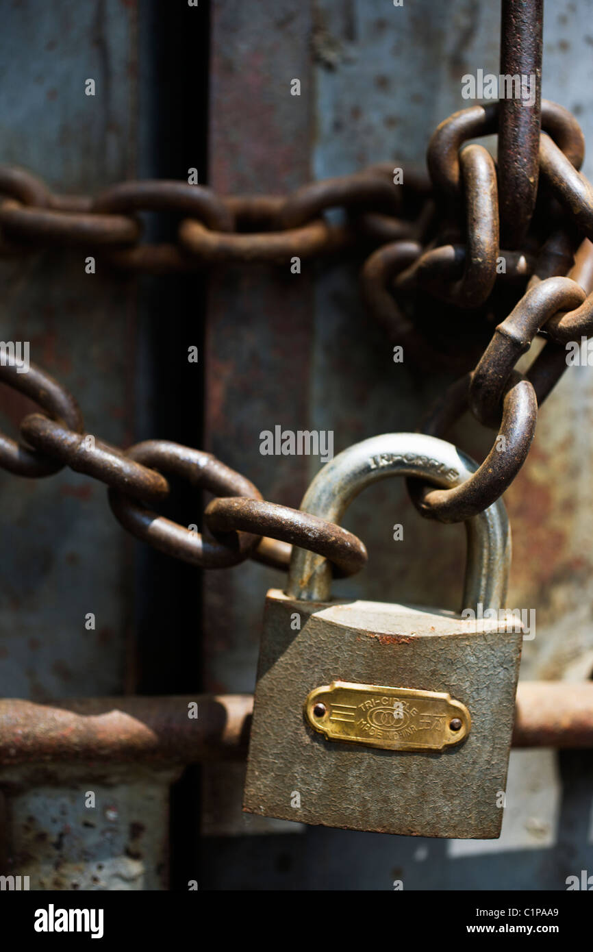 Padlock on gate hi-res stock photography and images - Alamy