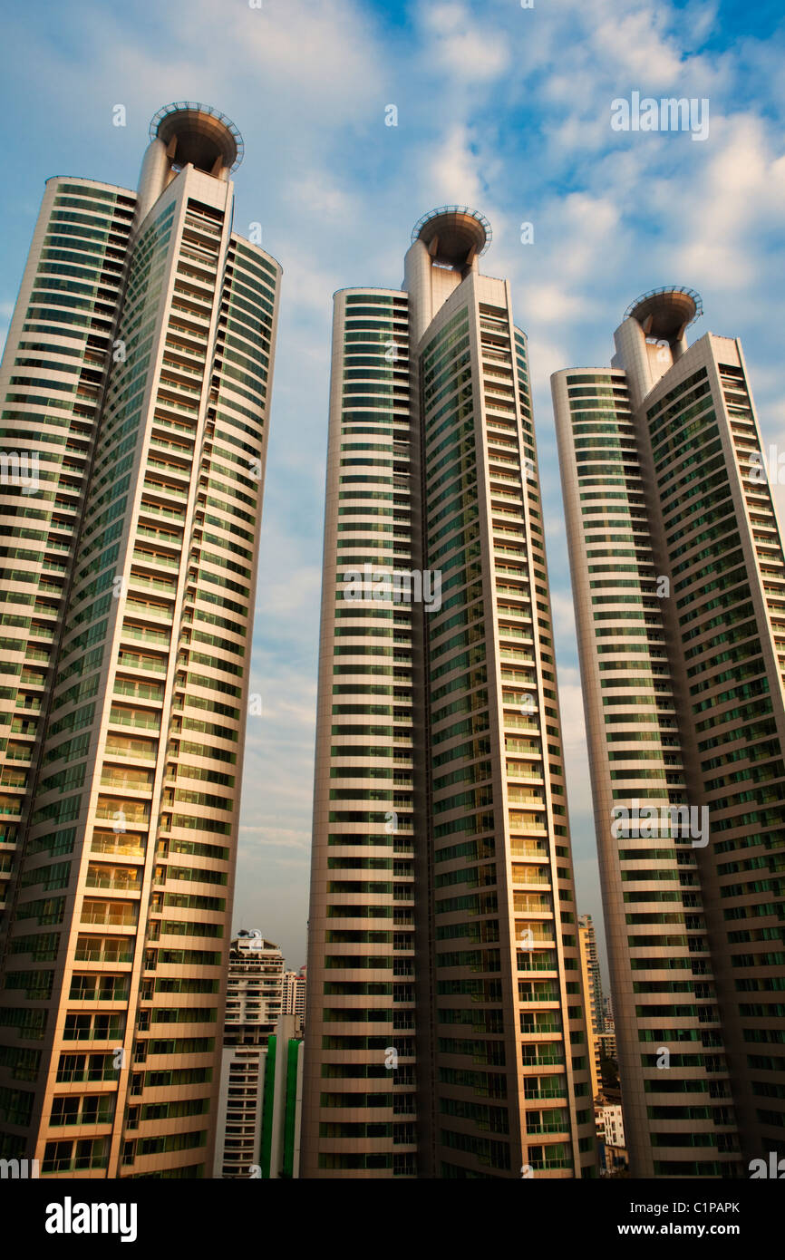 Identical skyscraper buildings hi-res stock photography and images - Alamy