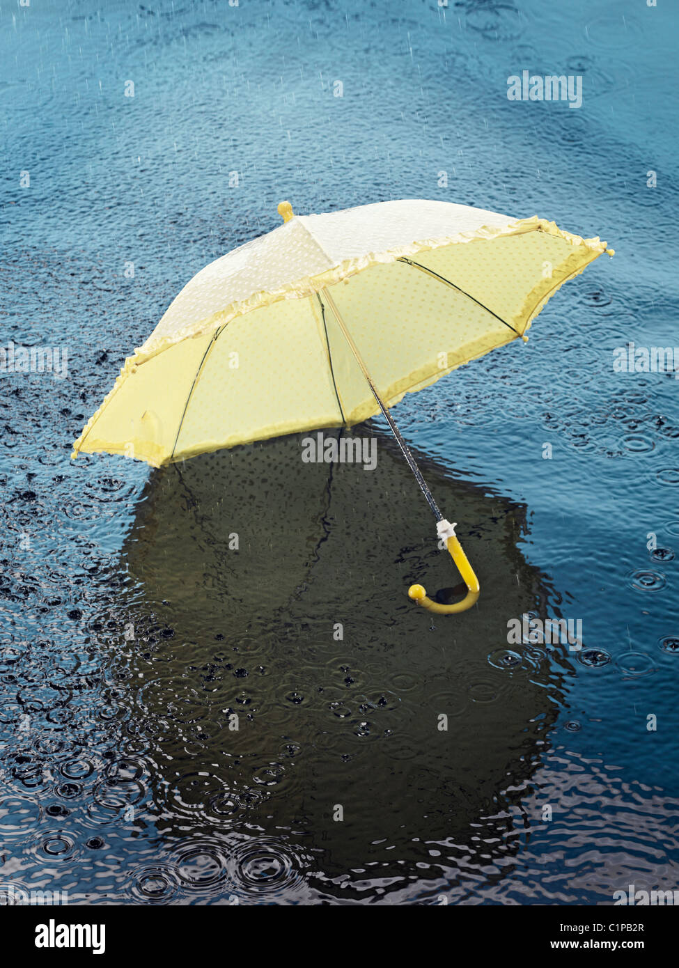 Colour umbrella light hi-res stock photography and images - Alamy