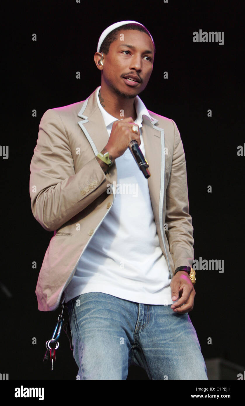 Pharrell Williams N.E.R.D performing at The Lovebox Weekender 2009 ...