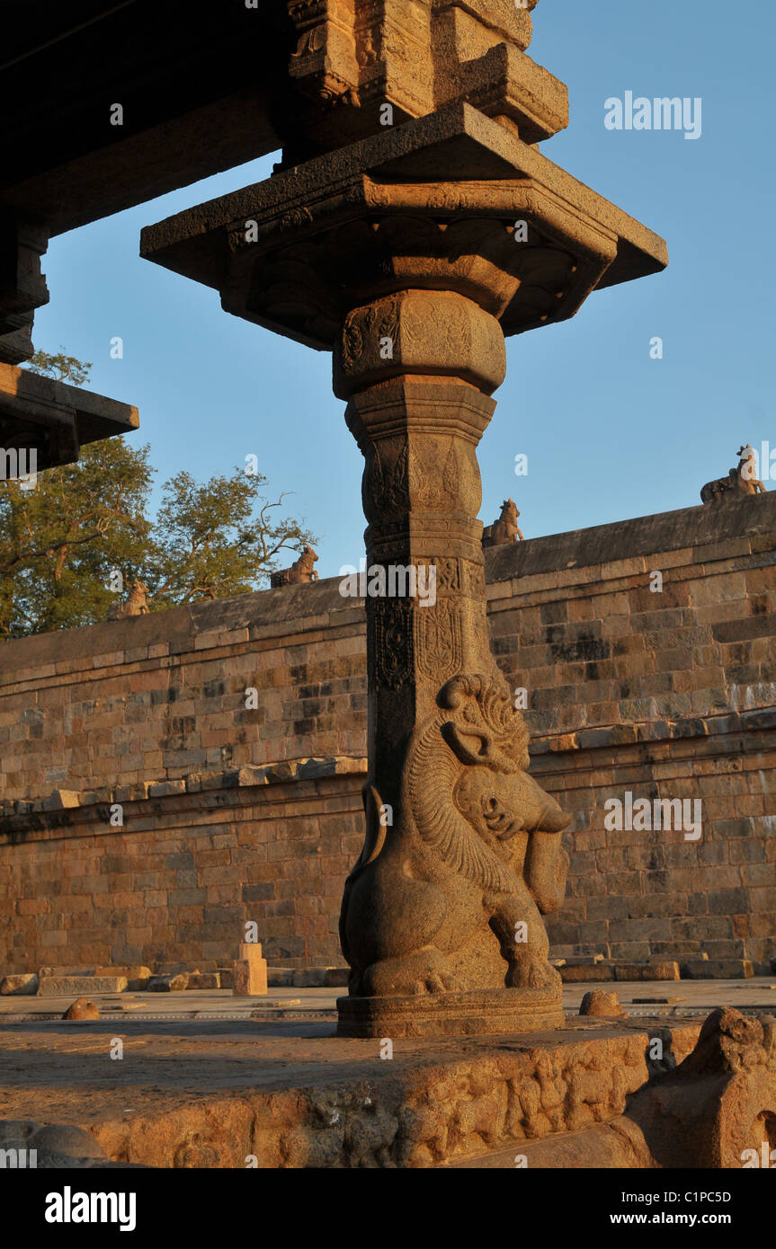 Temple architecture hi-res stock photography and images - Alamy