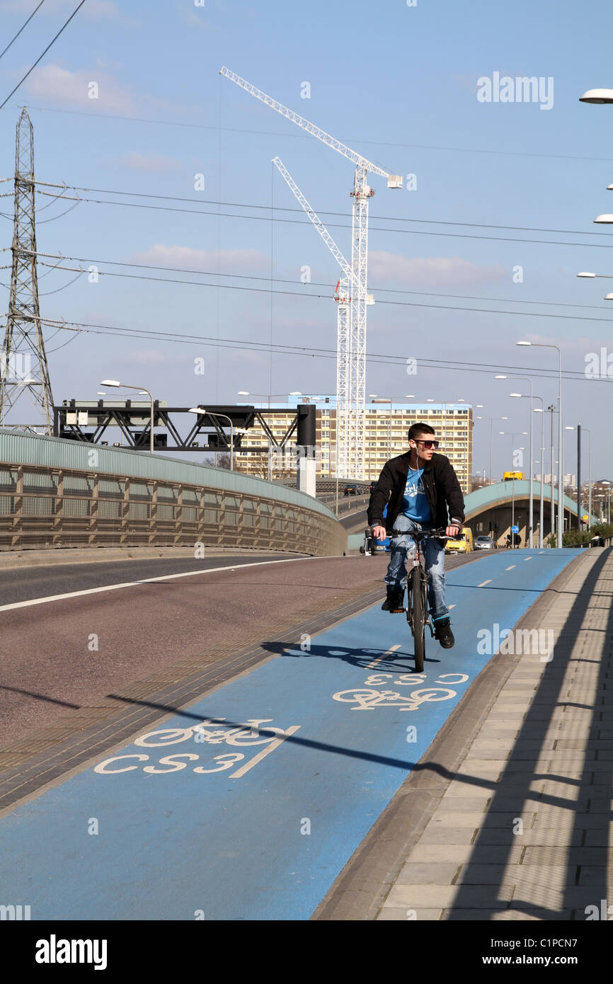 UK. CS3 CYCLE HIGHWAY BUILT AROUND LONDON 2012 OLYMPIC PARK Stock Photo ...