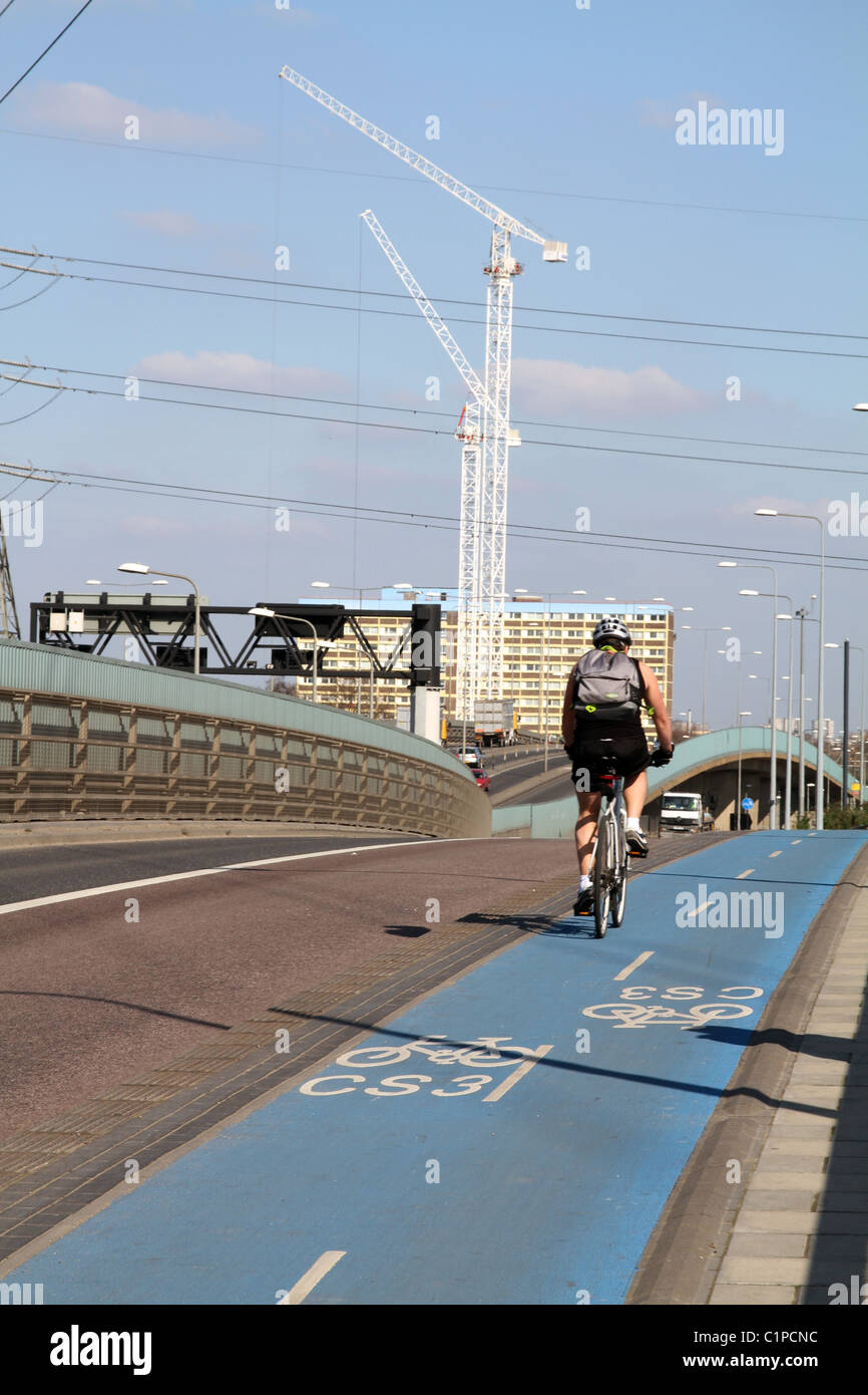 UK. CS3 CYCLE HIGHWAY BUILT AROUND LONDON 2012 OLYMPIC PARK Stock Photo ...