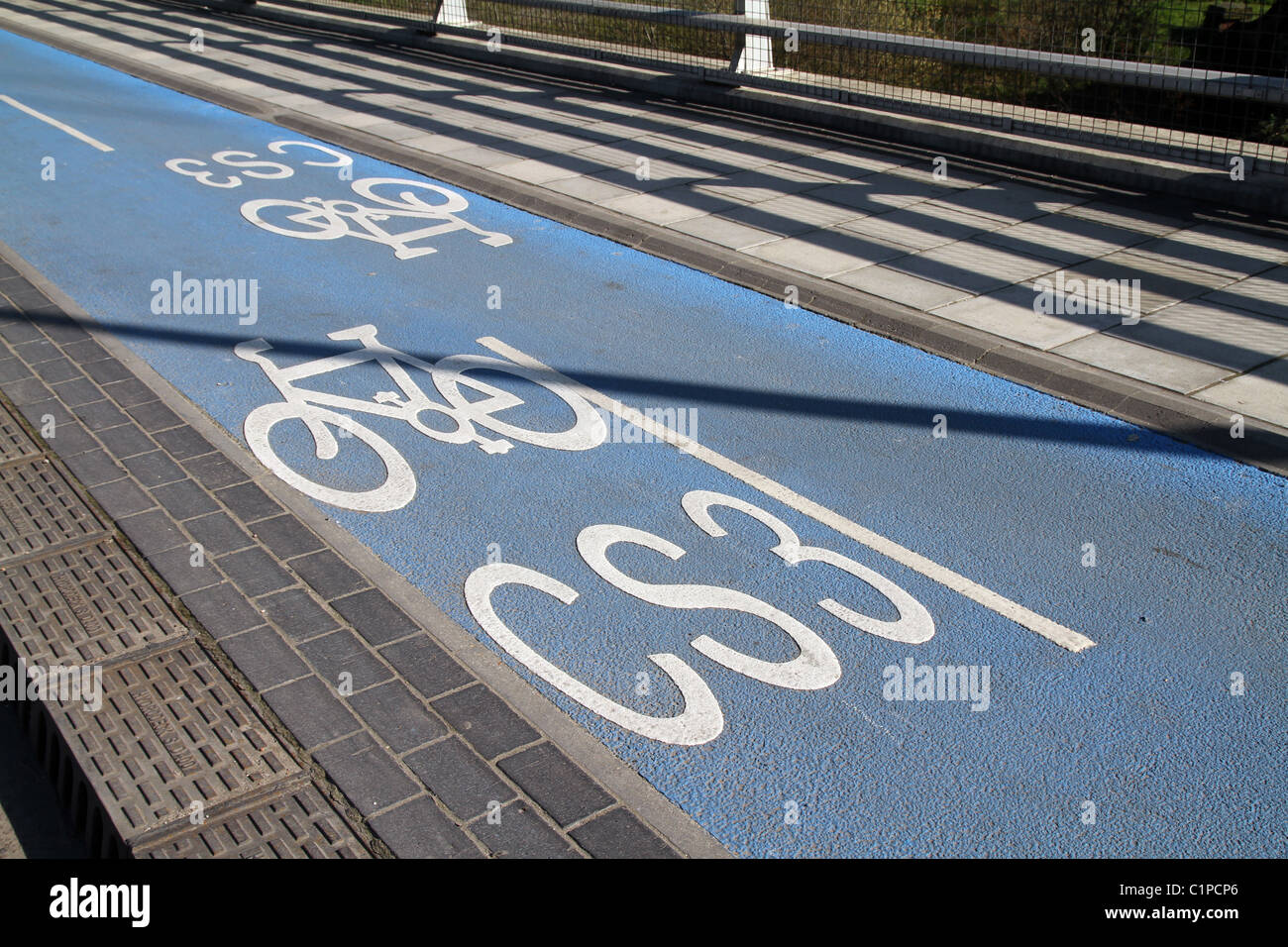 UK. CS3 CYCLE HIGHWAY BUILT AROUND LONDON 2012 OLYMPIC PARK Stock Photo ...
