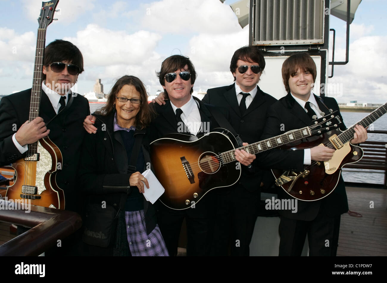 Julia lennon hi-res stock photography and images - Alamy