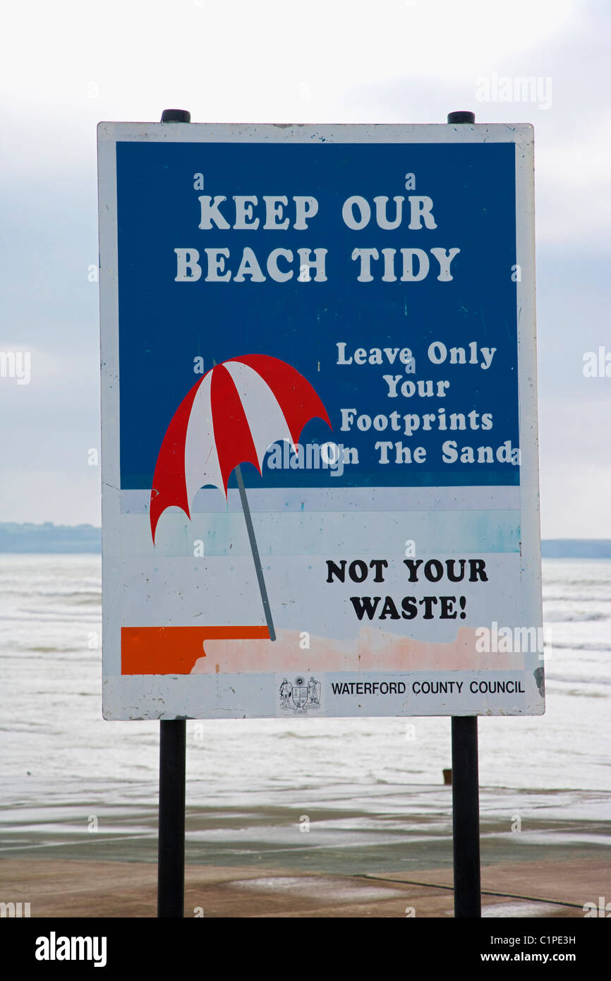 Keep beach tidy sign hi-res stock photography and images - Alamy