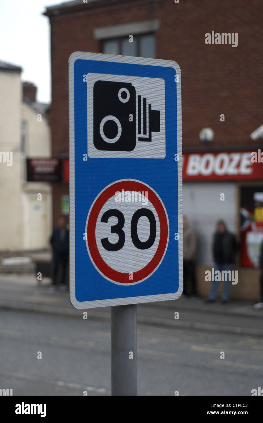 30mph sign hi-res stock photography and images - Alamy