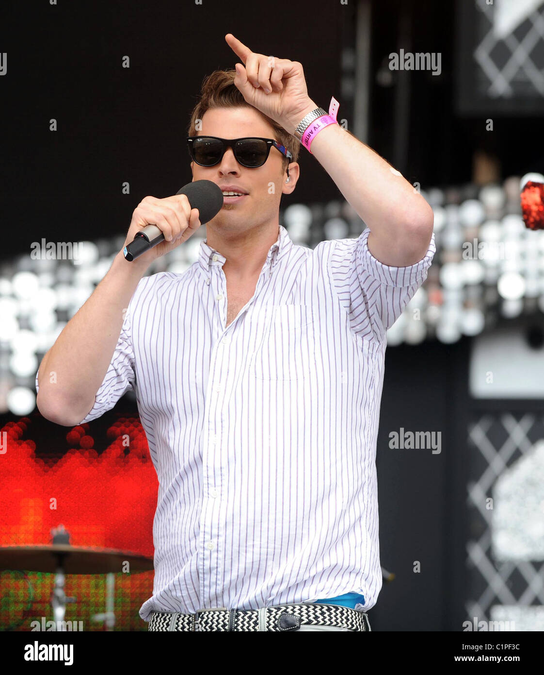 On stage at t4 on the beach weston super mare hi-res stock photography ...