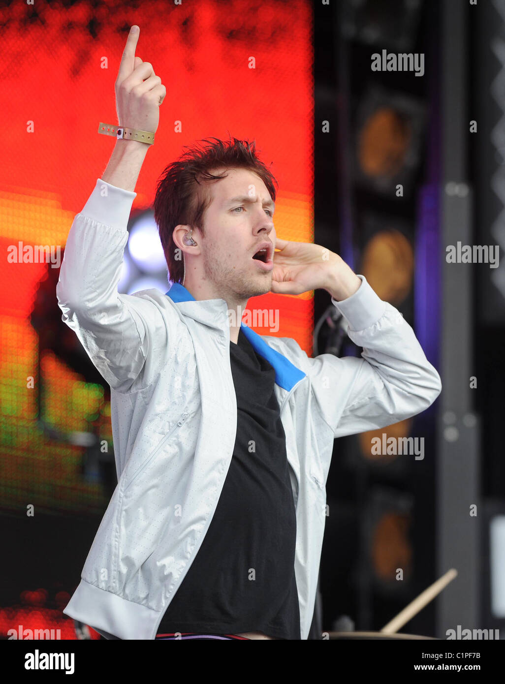 Calvin harris performing hi-res stock photography and images - Alamy