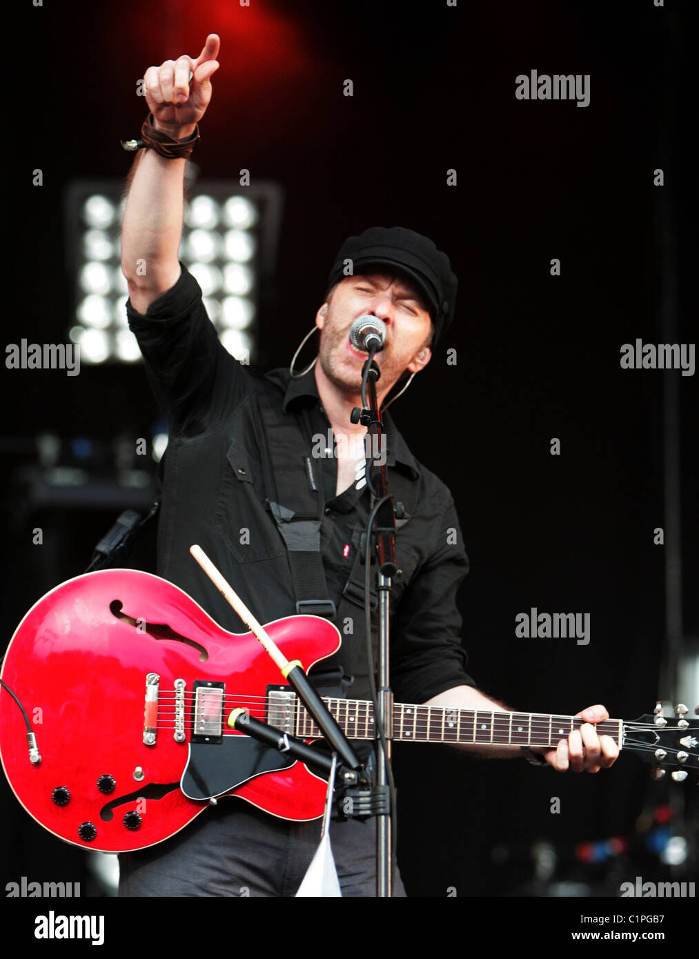 Jez williams doves hi-res stock photography and images - Alamy