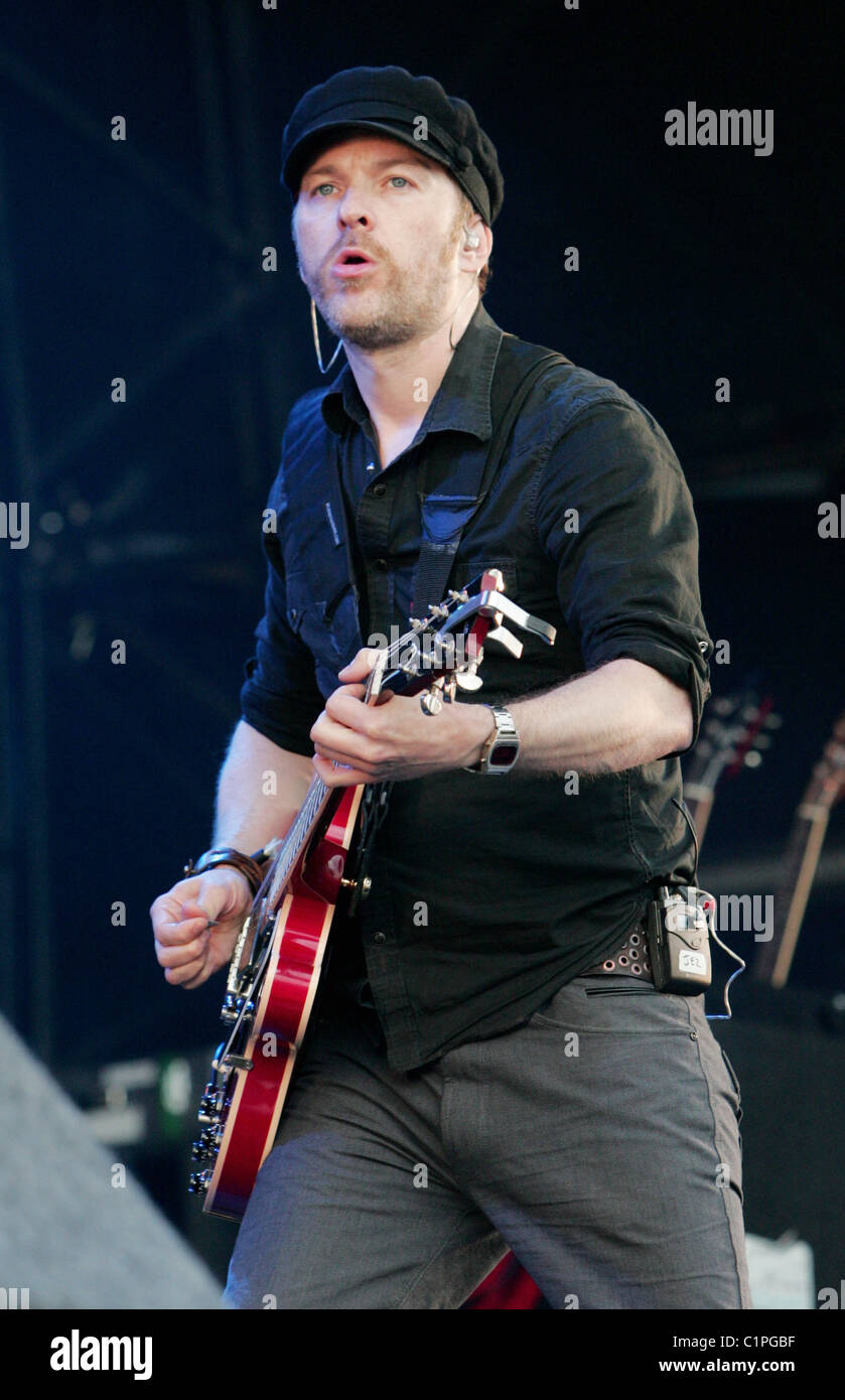 Jez Williams Doves performing at The Lovebox Weekender 2009 - Day 2 ...