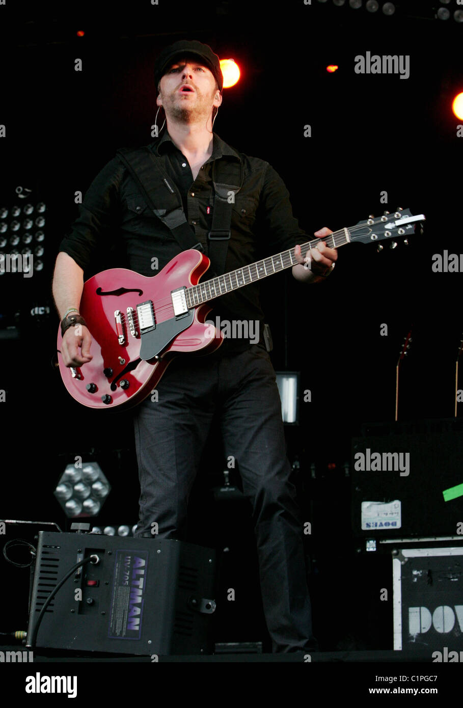 Jez williams doves hi-res stock photography and images - Alamy