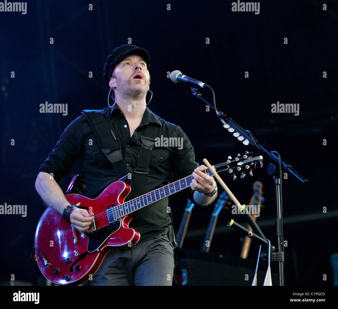 Jez williams doves hi-res stock photography and images - Alamy