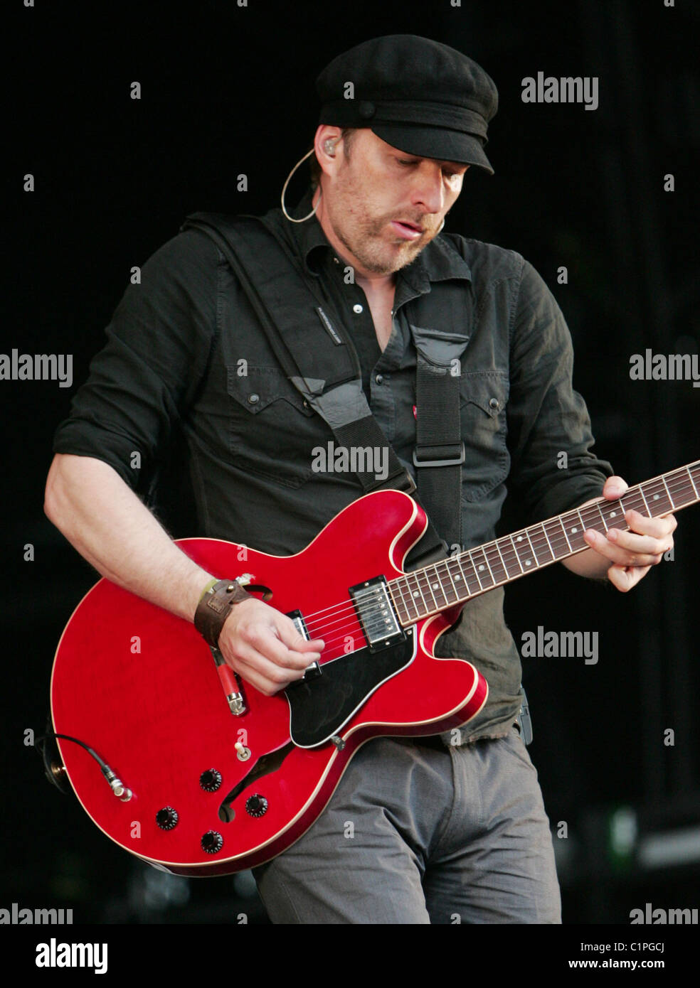 Jez williams doves hi-res stock photography and images - Alamy