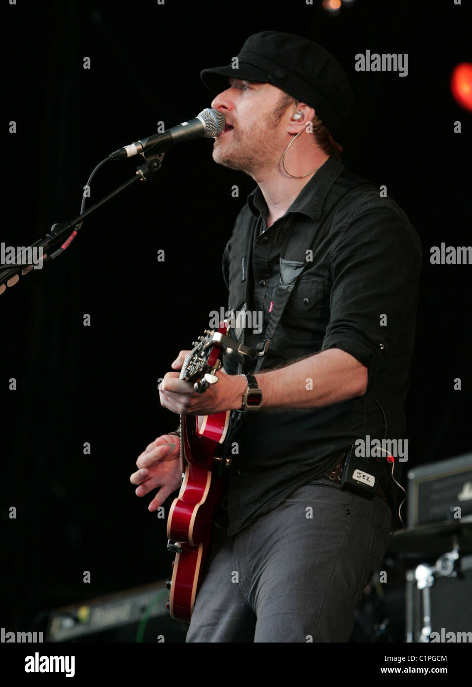 Jez williams doves hi-res stock photography and images - Alamy