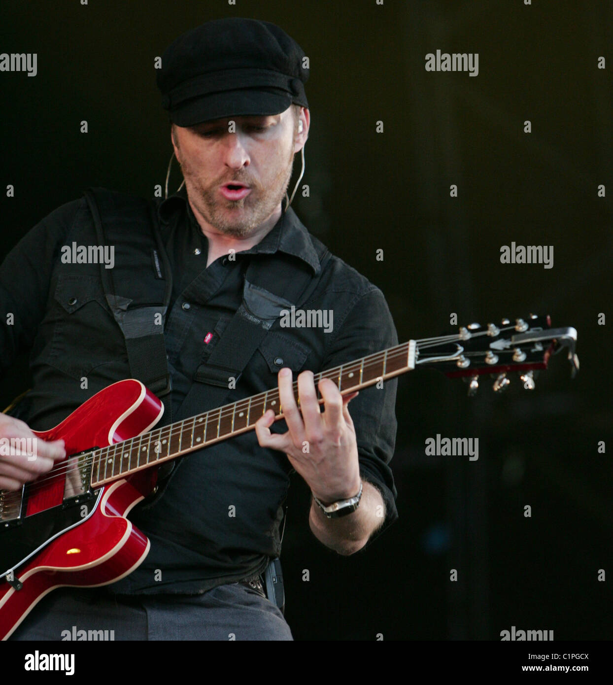 Jez williams doves hi-res stock photography and images - Alamy