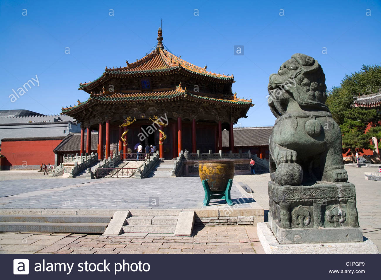 Chinese Qing Dynasty Imperial Stock Photos & Chinese Qing Dynasty ...