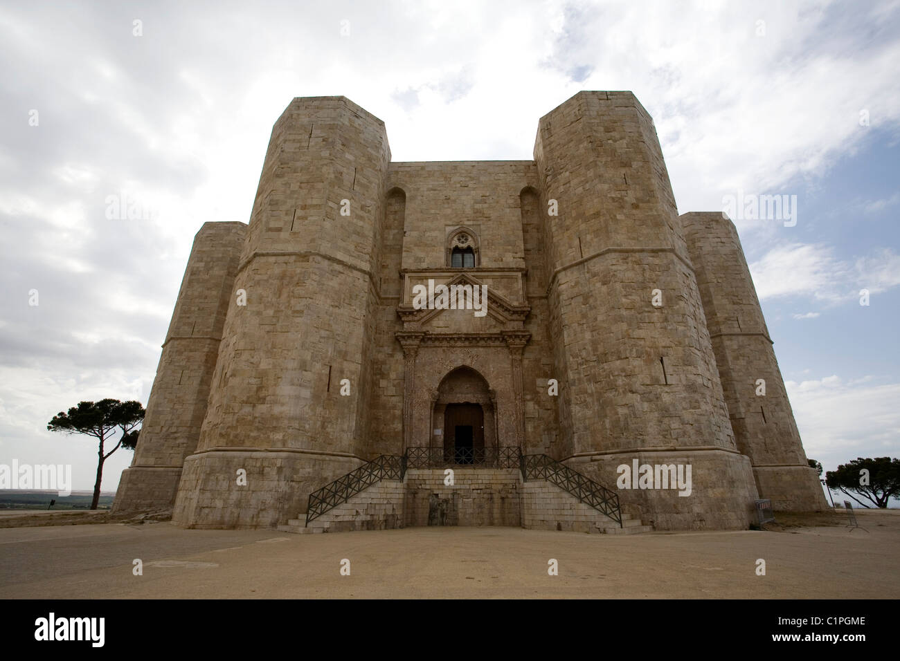 Castel del monte castle hi-res stock photography and images - Alamy