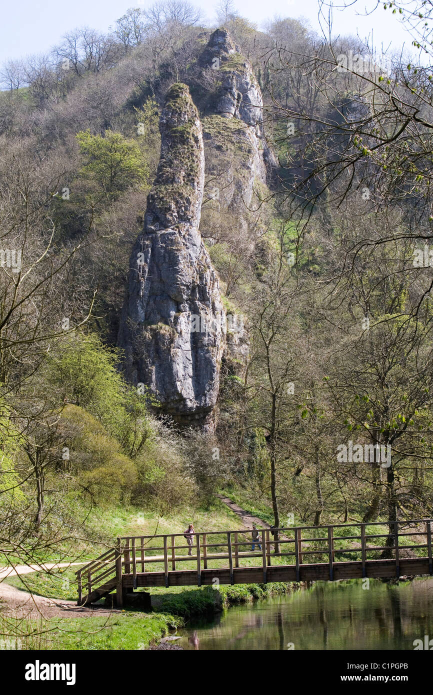 England, Peak District, Dovedale, Pickering Tor and bridge crossing ...